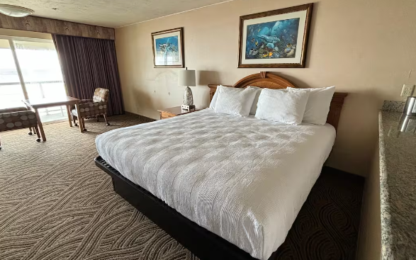 2 Rooms King Suite with Moderate Ocean View | Promenade Inn & Suites